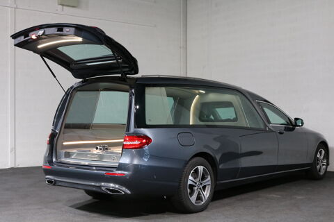 Our 9 models in hearses | Derks Funeral Mobility