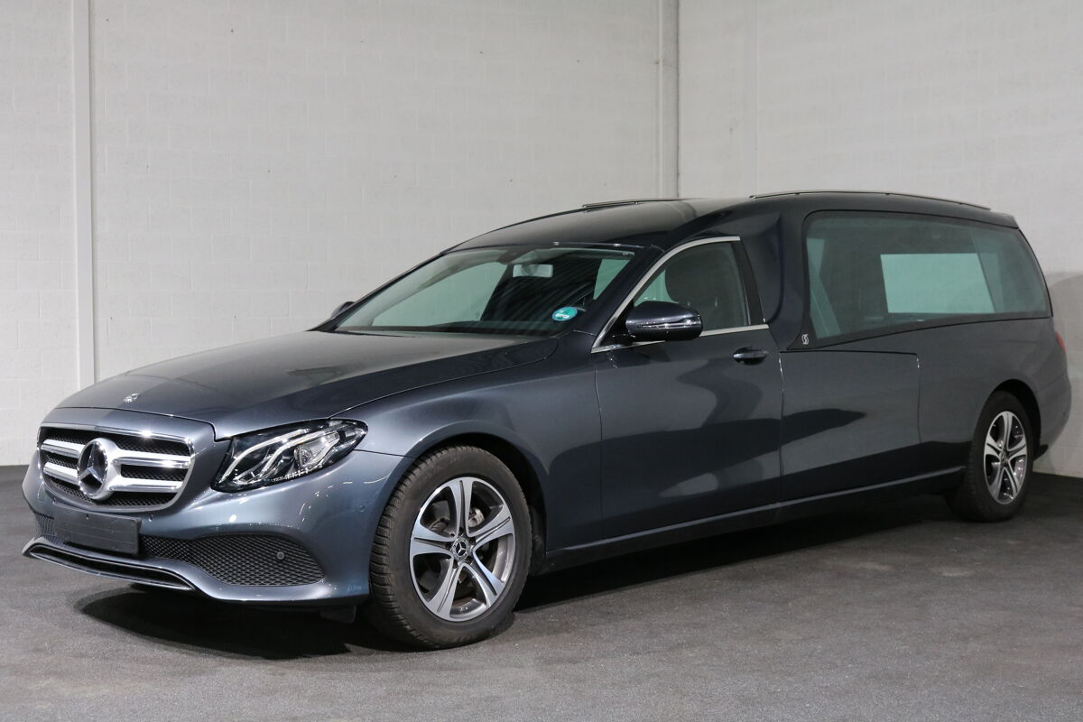 Our 9 models in hearses | Derks Funeral Mobility