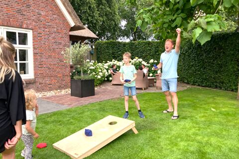Werken bij Derks Bedrijfswagens - familie BBQ