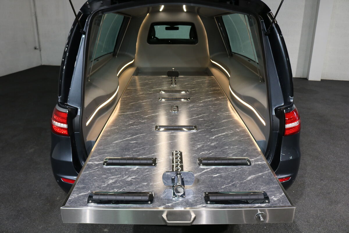 Our 9 models in hearses | Derks Funeral Mobility